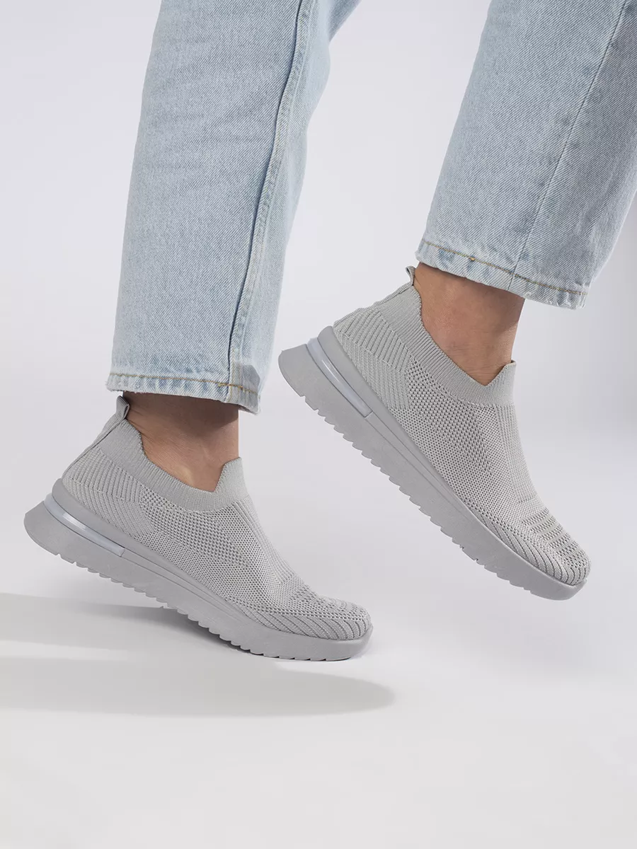 Pilki sportiniai bateliai | AvalynėTau